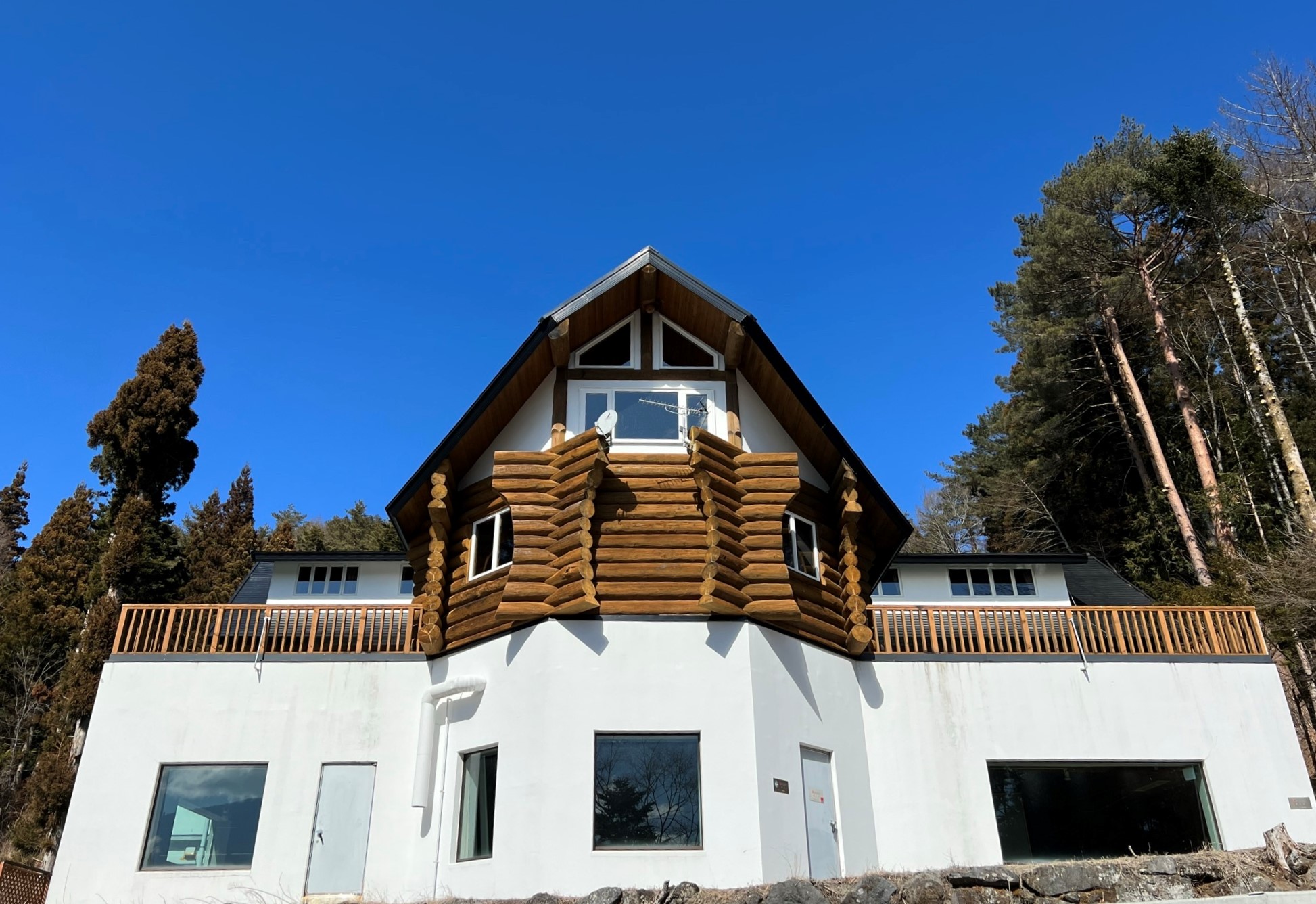 English – Bellbottom Studios