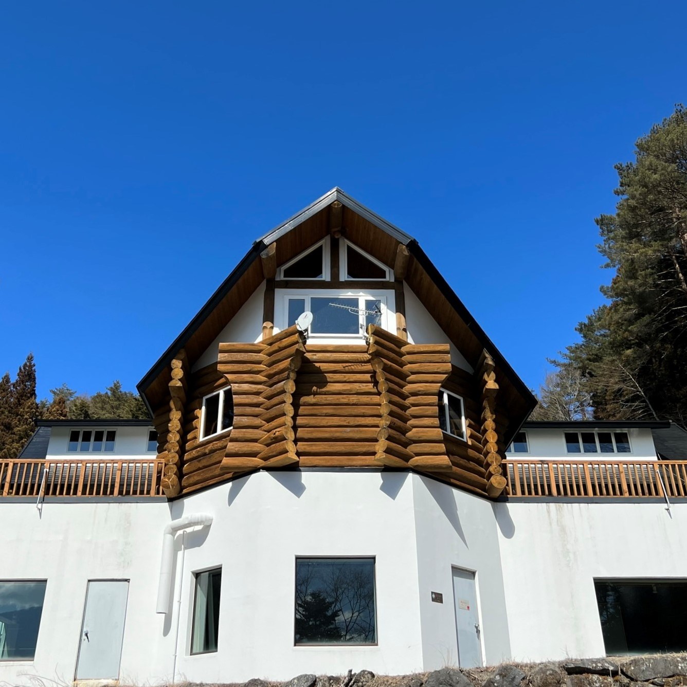 Bellbottom Studios – 富士山を望むリゾート滞在型音楽スタジオ